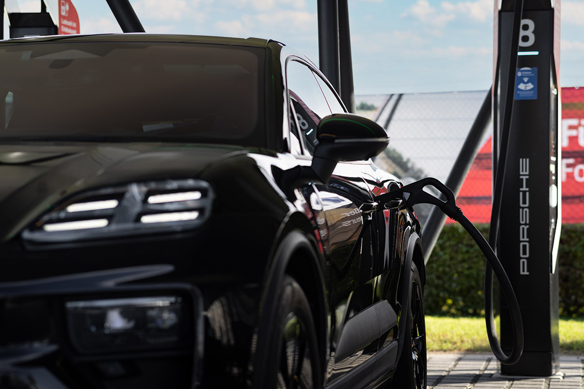 Porsche Macan EV details & ride-along: Up to 603 horsepower, better battery, can go sideways ...