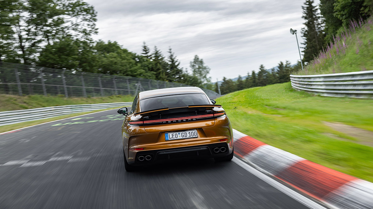 New variant of the Porsche Panamera sets class record lap time at ...