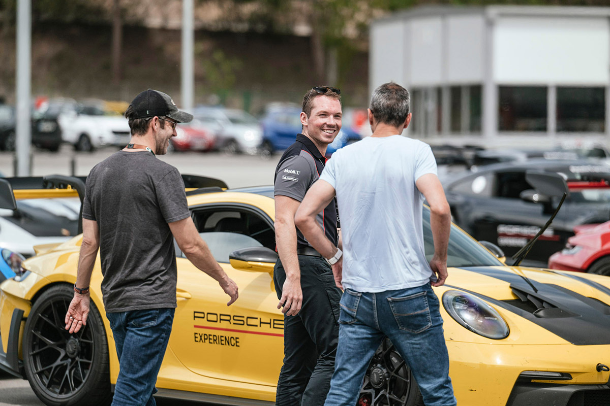 Adrenalin on 4 wheels: Race track action with the Porsche Track ...
