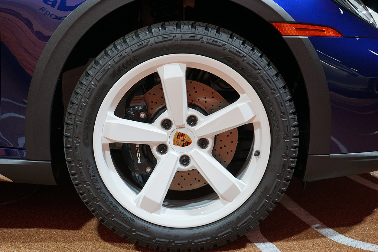 Porsche 911 Dakar begs for rally stages with raised suspension, 473 hp ...