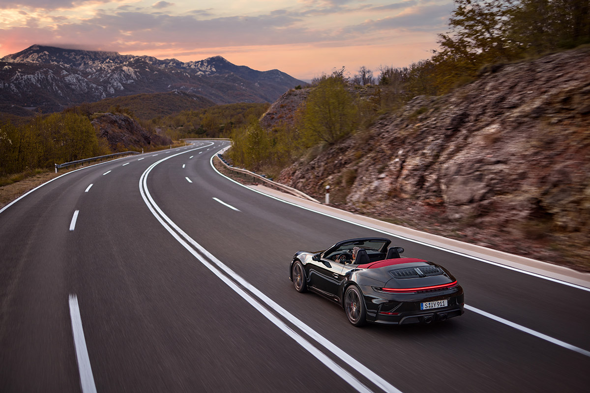 Porsche unveils hybrid powertrain in new 2025 911 Carrera GTS, plus 992 ...
