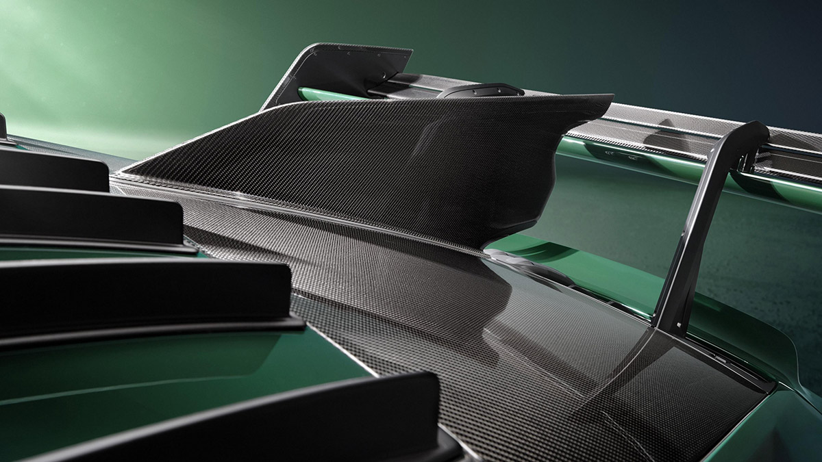 Manthey Kit for 992 GT3 RS: Aero on top of aero, and trick coil-overs ...